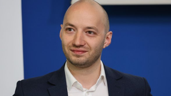 Димитър Ганев: Радев няма време да регистрира партия, ще участва на ...