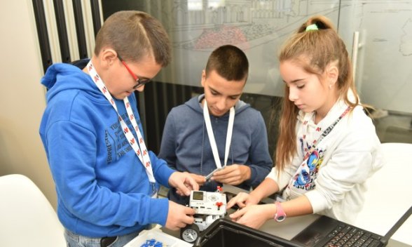 A1 Tech or Treat: 220 деца на служители на А1 отбелязаха Хелоуин с много забавления и знания за ...