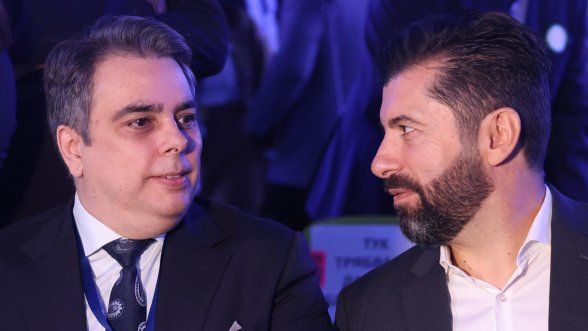 Депутати от ПП отидоха сами на разпит, посрещнаха ги от ДПС-НН - Новини от Dnes.bg