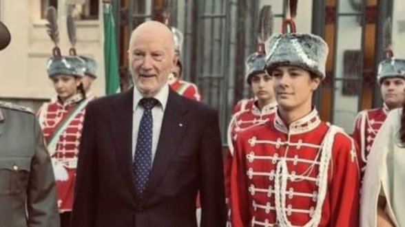 Внукът на Цар Симеон II, княз Симеон-Хасан, стана гвардеец - Новини от Dnes.bg