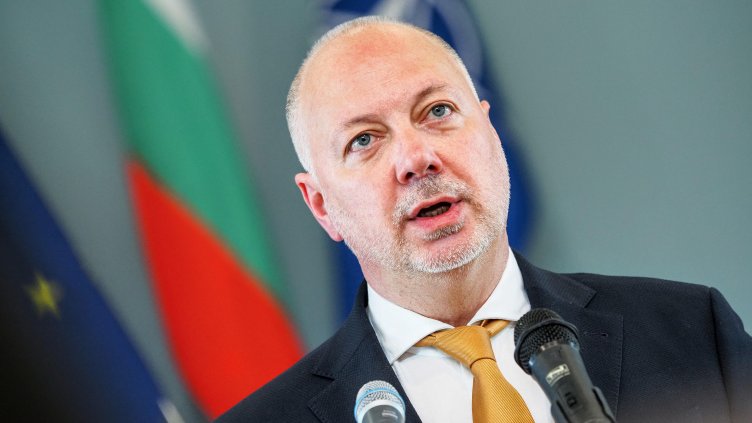 Премиерът ще е начело на делегацията, която ще присъства на инаугурацията на папа Лъв XIV ...