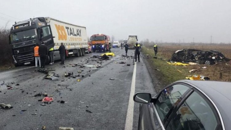 Появиха се първи кадри на катастрофата с фенове на ПАОК ВИДЕО - Новини от Dnes.bg