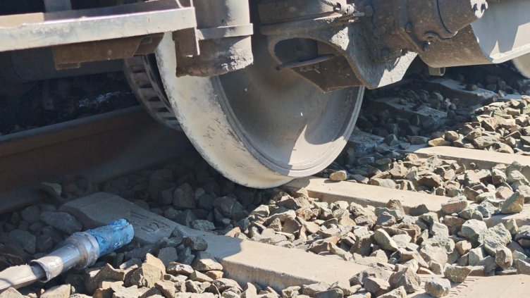 Бързият влак от Кюстендил за София дерайлира - Новини от Dnes.bg