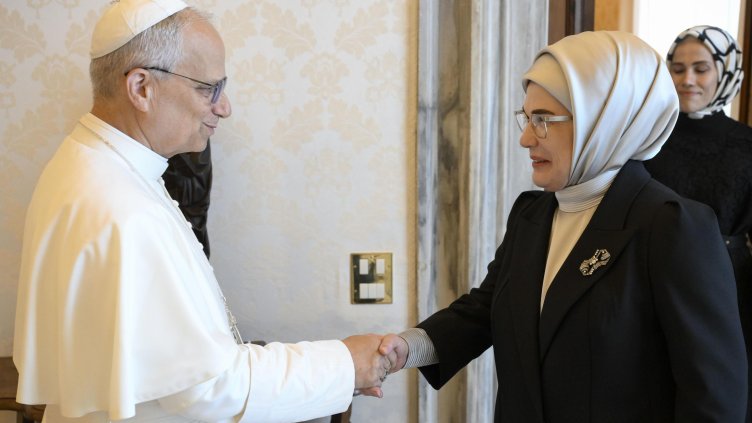 Емине Ердоган помоли папа Лъв XIV да подкрепя по-силно Газа - Новини от Dnes.bg