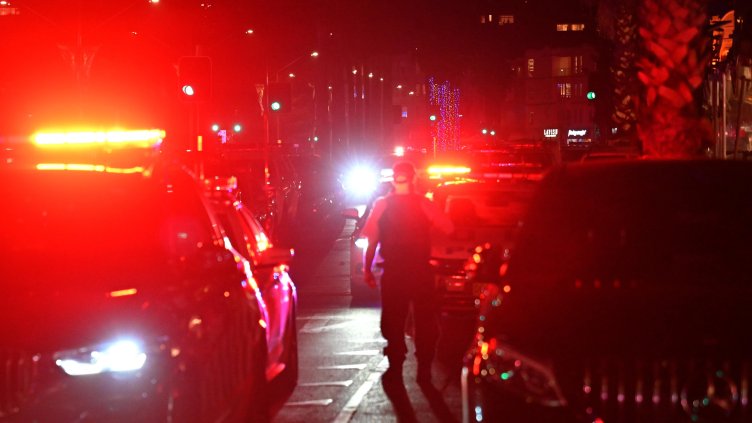 Десет загинали след стрелба на плаж в Сидни - Новини от Dnes.bg