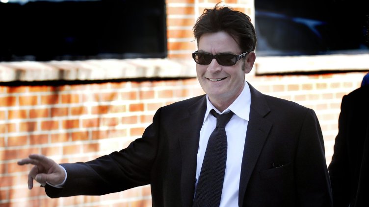 Чарли Шийн: Сексът с мъже ме нарежда до актьори като Марлон Брандо и Ричард Прайър - Новини от ...