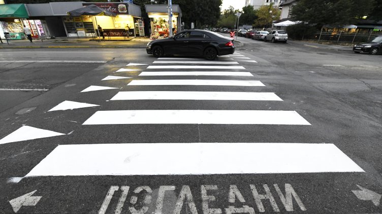 Шофьор помете момиче на пешеходна в София и избяга - Новини от Dnes.bg